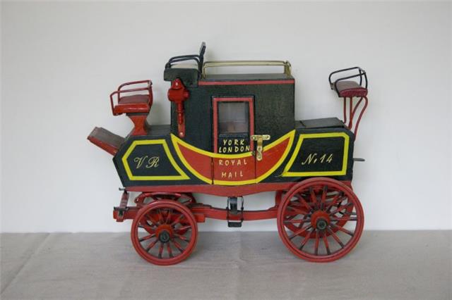 Karrenmuseum Essen | Miniatuur Engelse postkoets (rijtuigen)